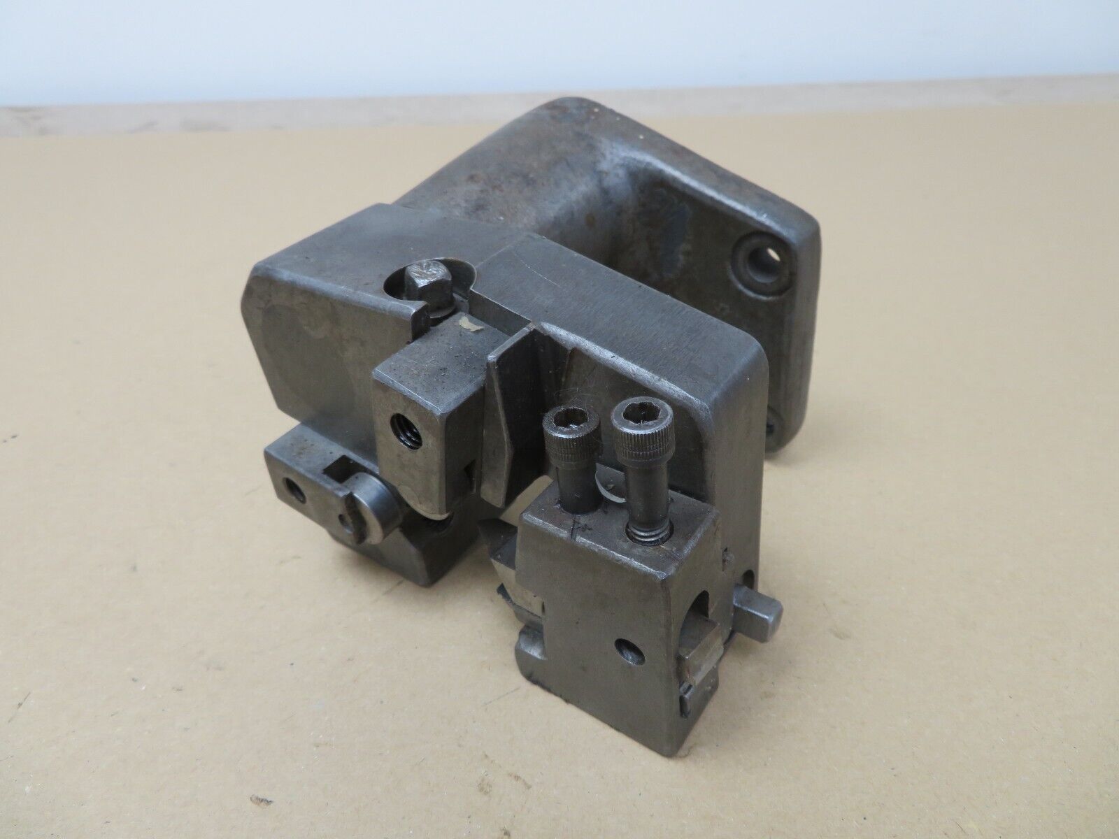 Ward Bolt On Roller Steady Turning Box Single Toolholder Open Type CT27 ...